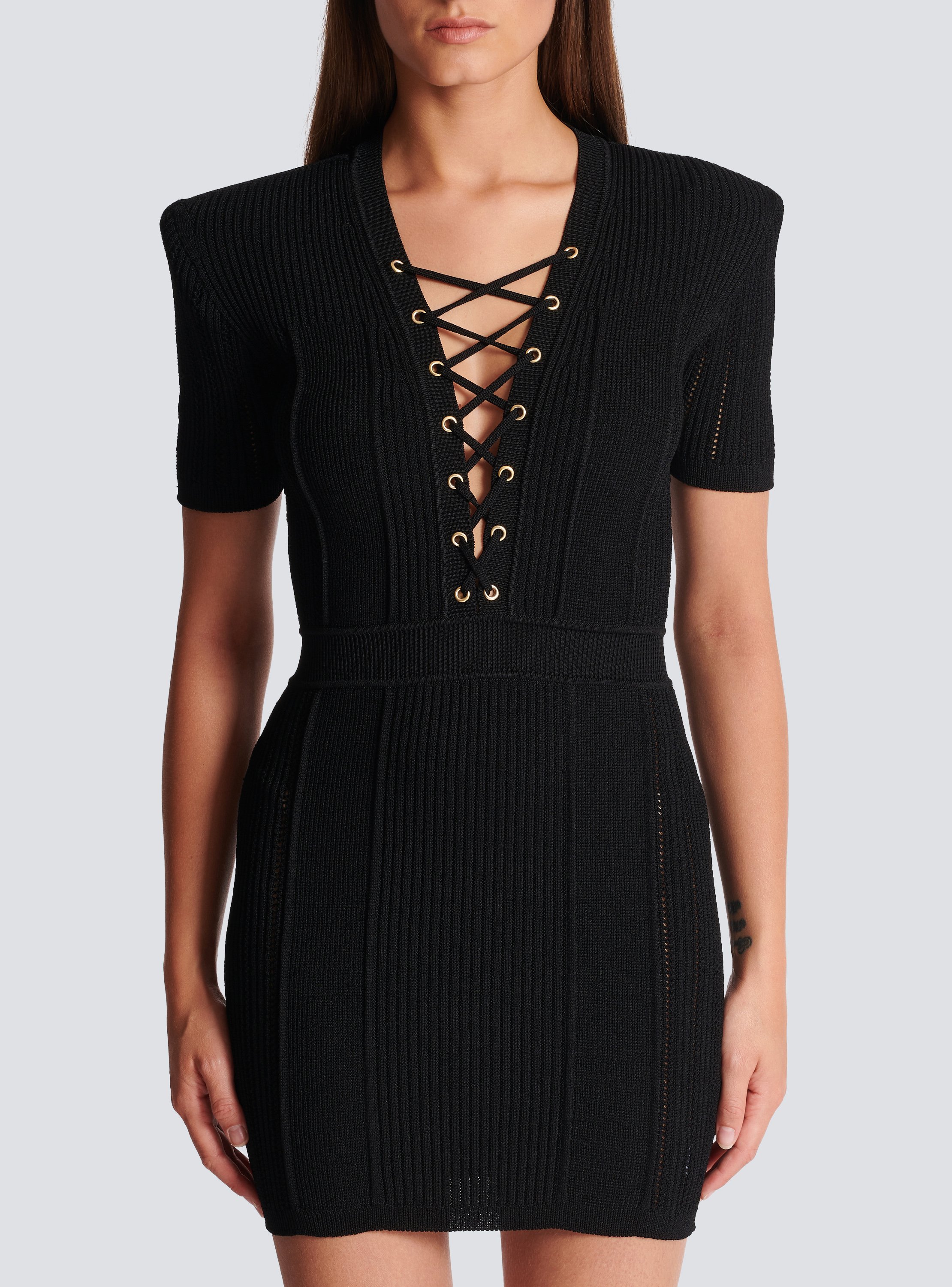 ROBE COURTE EN FINE MAILLE CÔTELÉE - BALMAIN pour FEMME | Printemps.com