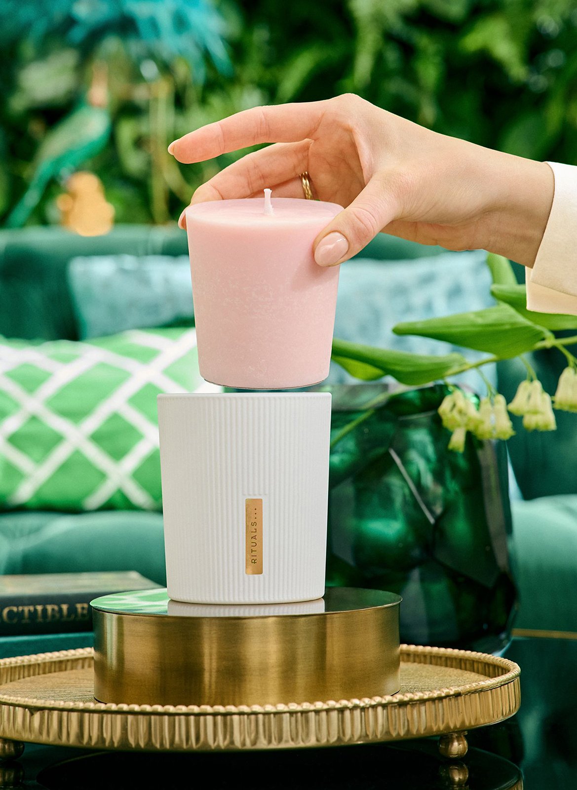 The Ritual Of Sakura - Recharge Scented Candle - Rituals Beauty ...