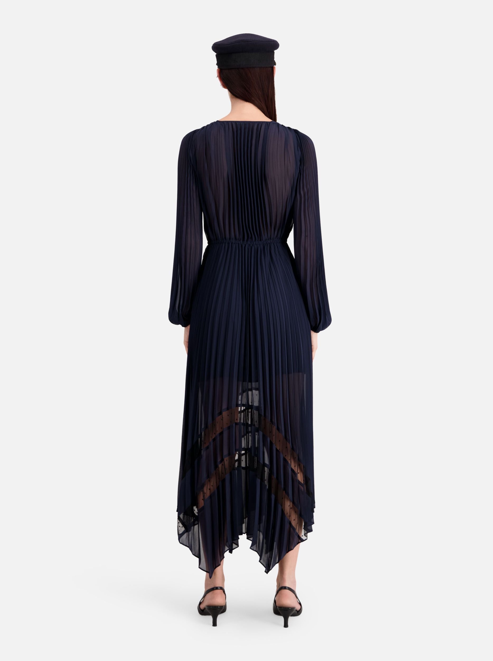 ROBE LONGUE DéCOLLETéE PLISSéE SOLEIL EN CRêPE - THE KOOPLES pour FEMME ...